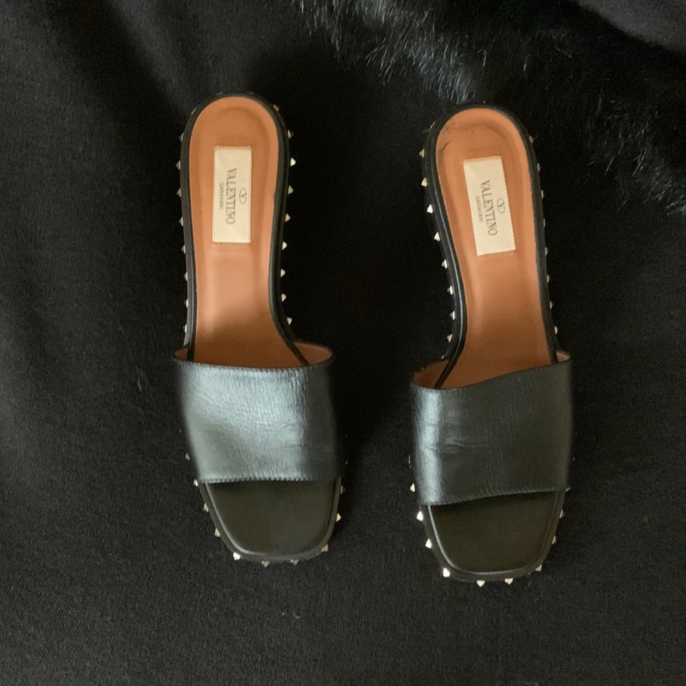 Valentino Black Woman’s Shoe With Small Block Heel. - Gem